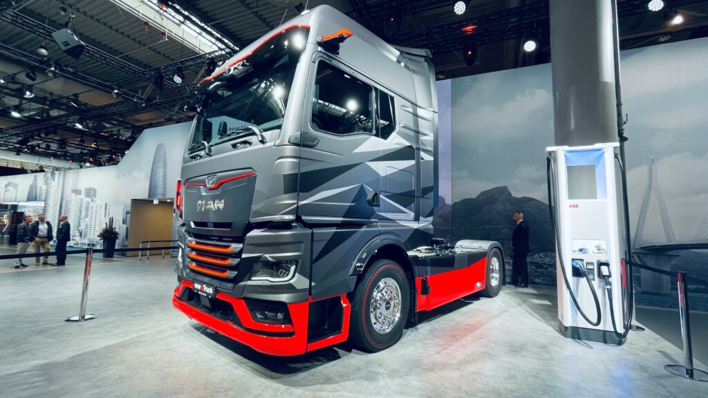 MAN. Erste Probefahrten mit eTruck I Krafthand-Truck
